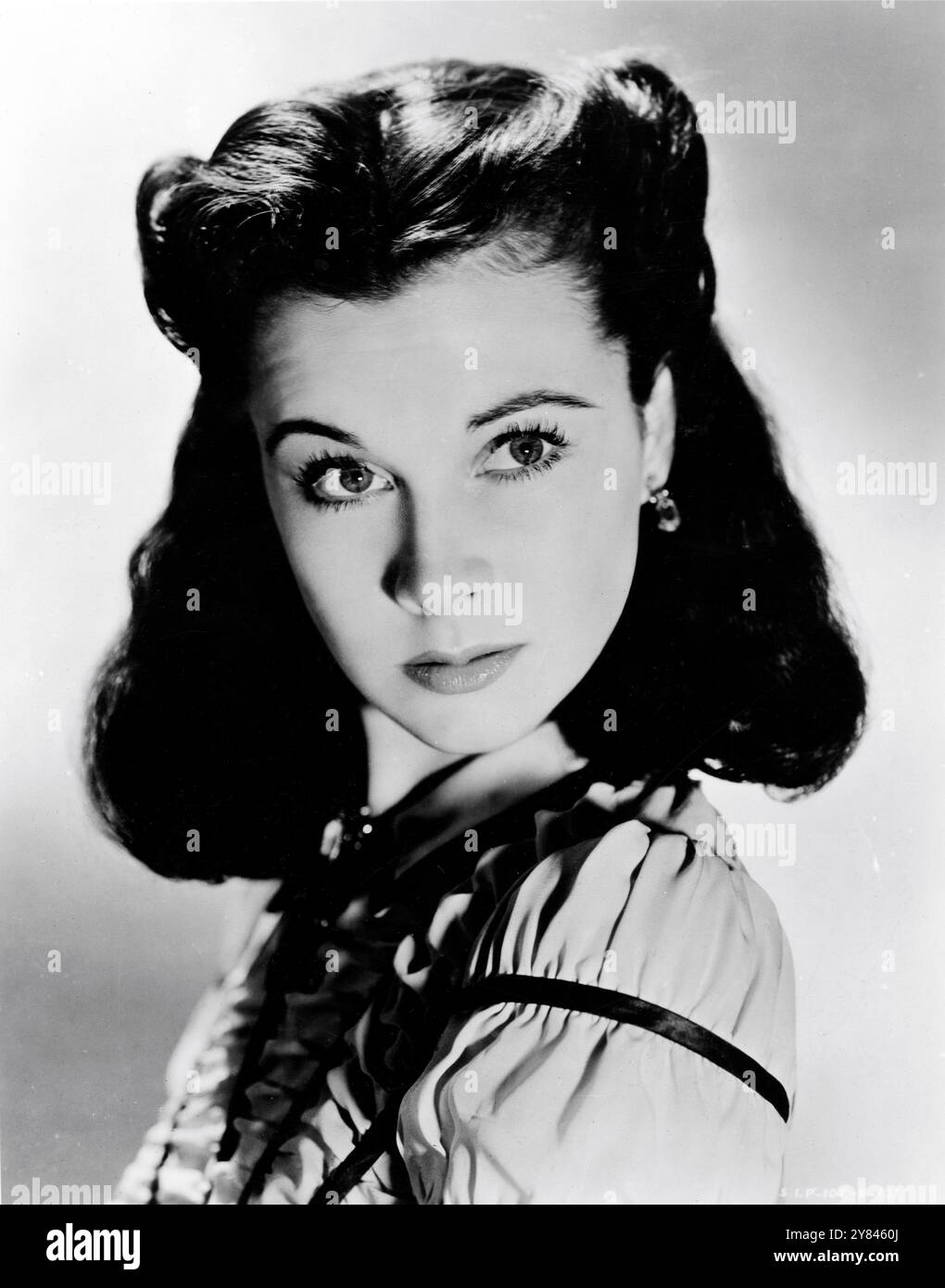 VIVIEN LEIGH Portrait as Scarlett O'Hara in GONE WITH THE WIND 1939 director VICTOR FLEMING ...