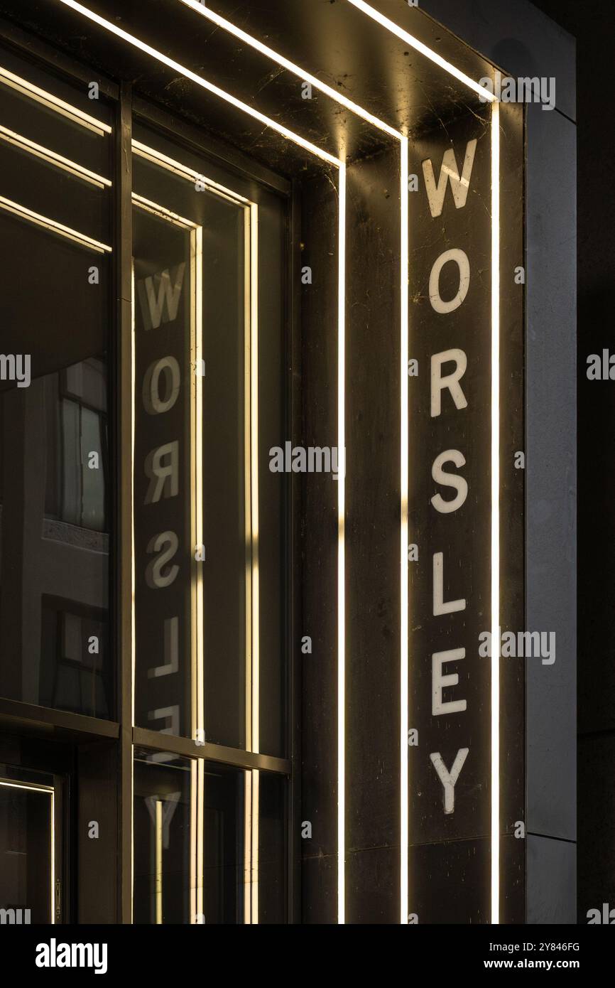 University of leeds worsley building hi-res stock photography and ...