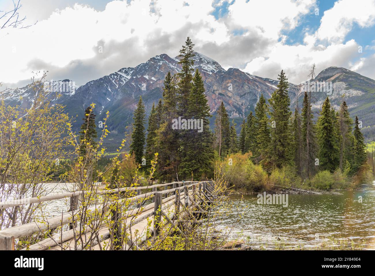 Incredible nature views at Pyramid Lake in Jasper National Park during ...