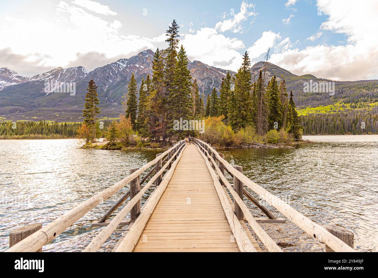 Incredible nature views at Pyramid Lake in Jasper National Park during ...