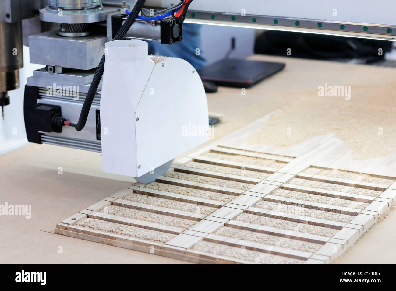 Industrial CNC router wood carving machine with circular saw tool ...