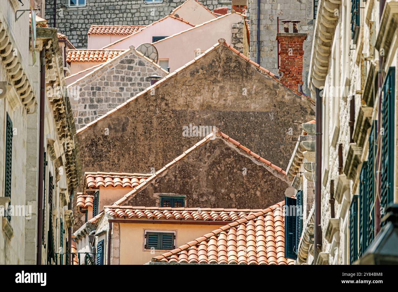 Hillside buildings roofs rooftops tile hi-res stock photography and ...