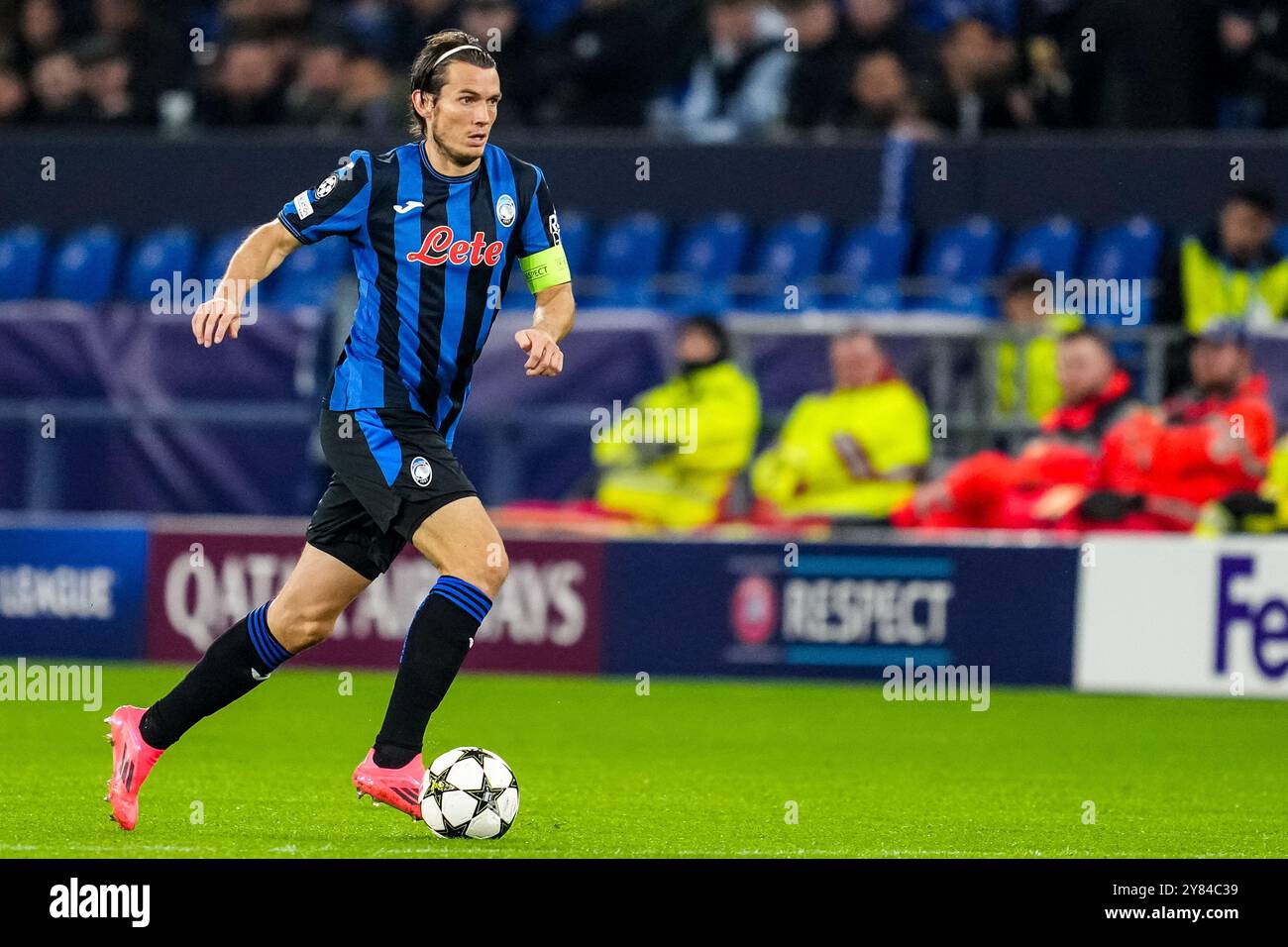 GELSENKIRCHEN, GERMANY - OCTOBER 2: Marten de Roon of Atalanta BC ...