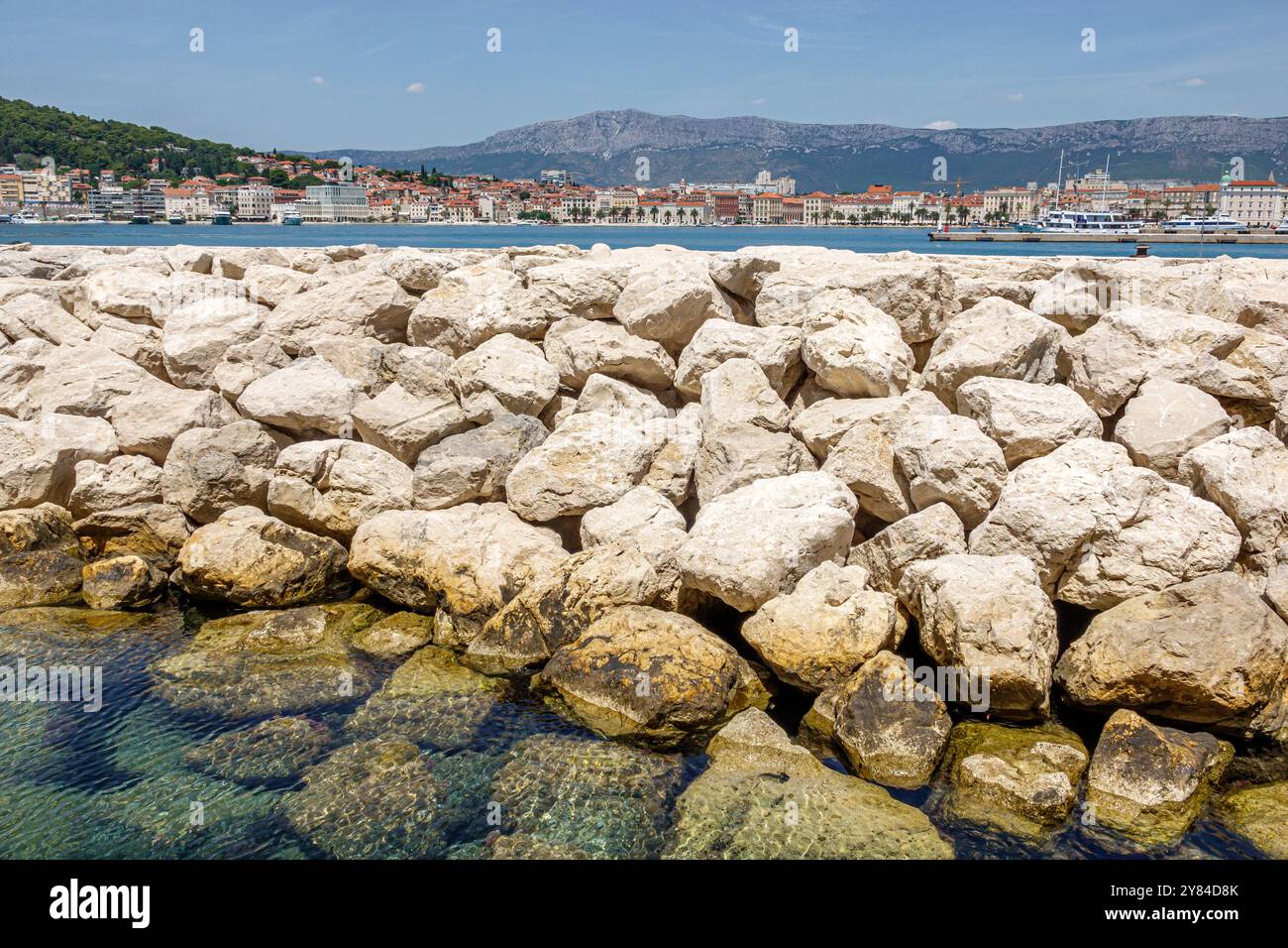 Rocks rising from sea split hi-res stock photography and images - Alamy