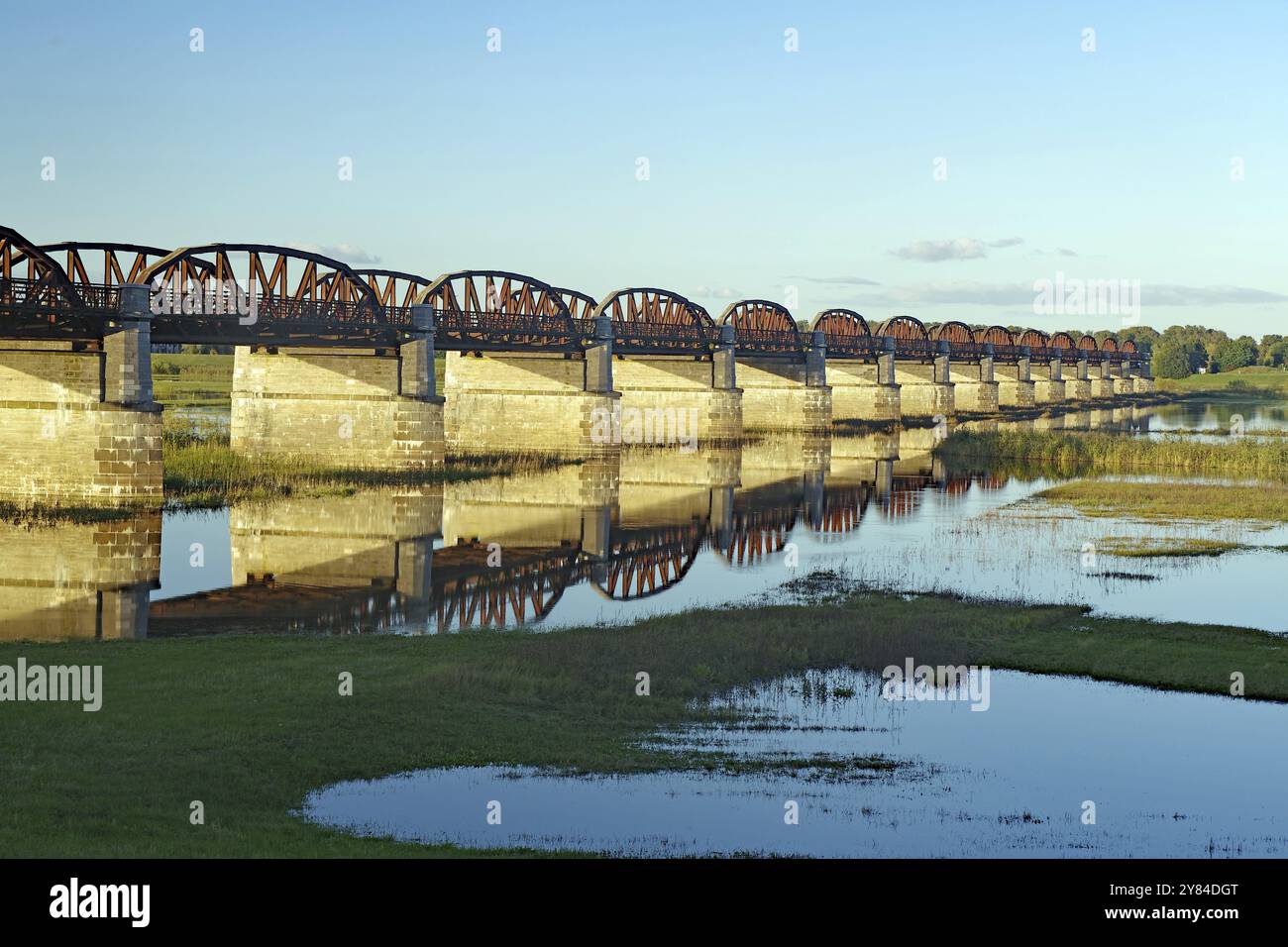 Arched skywalk hi-res stock photography and images - Alamy