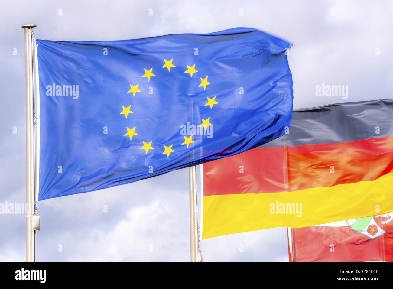 Pictures of flags waving hi-res stock photography and images - Alamy