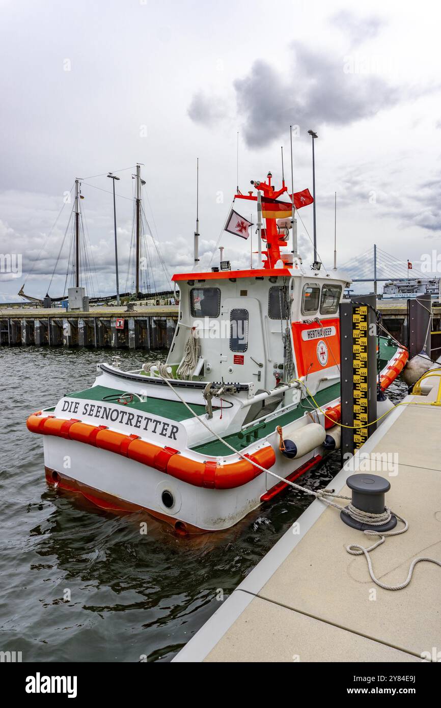 Sea rescue boat Hertha Jeep, of the German Maritime Search and Rescue ...