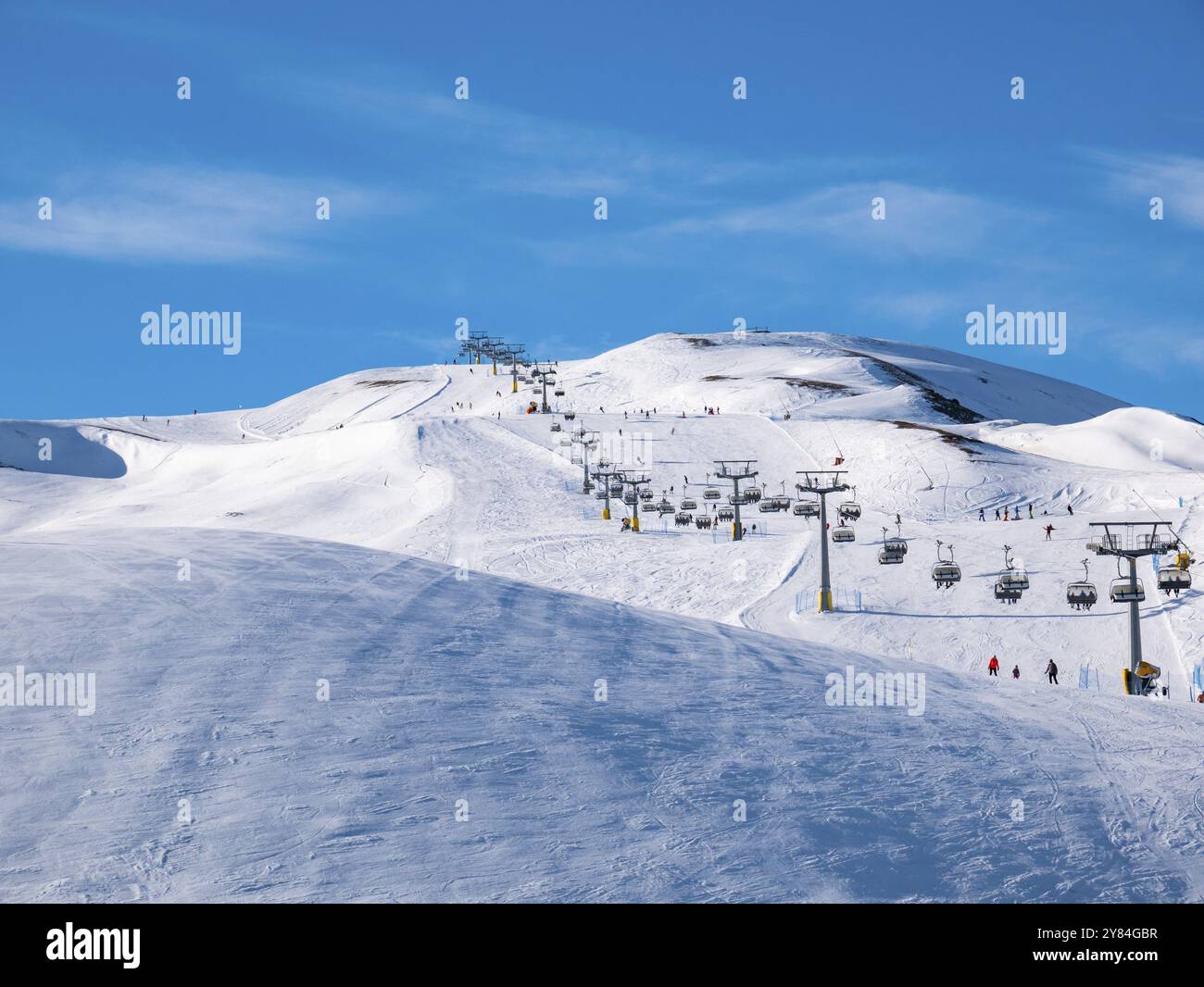 Empty deserted ski slopes hi-res stock photography and images - Alamy
