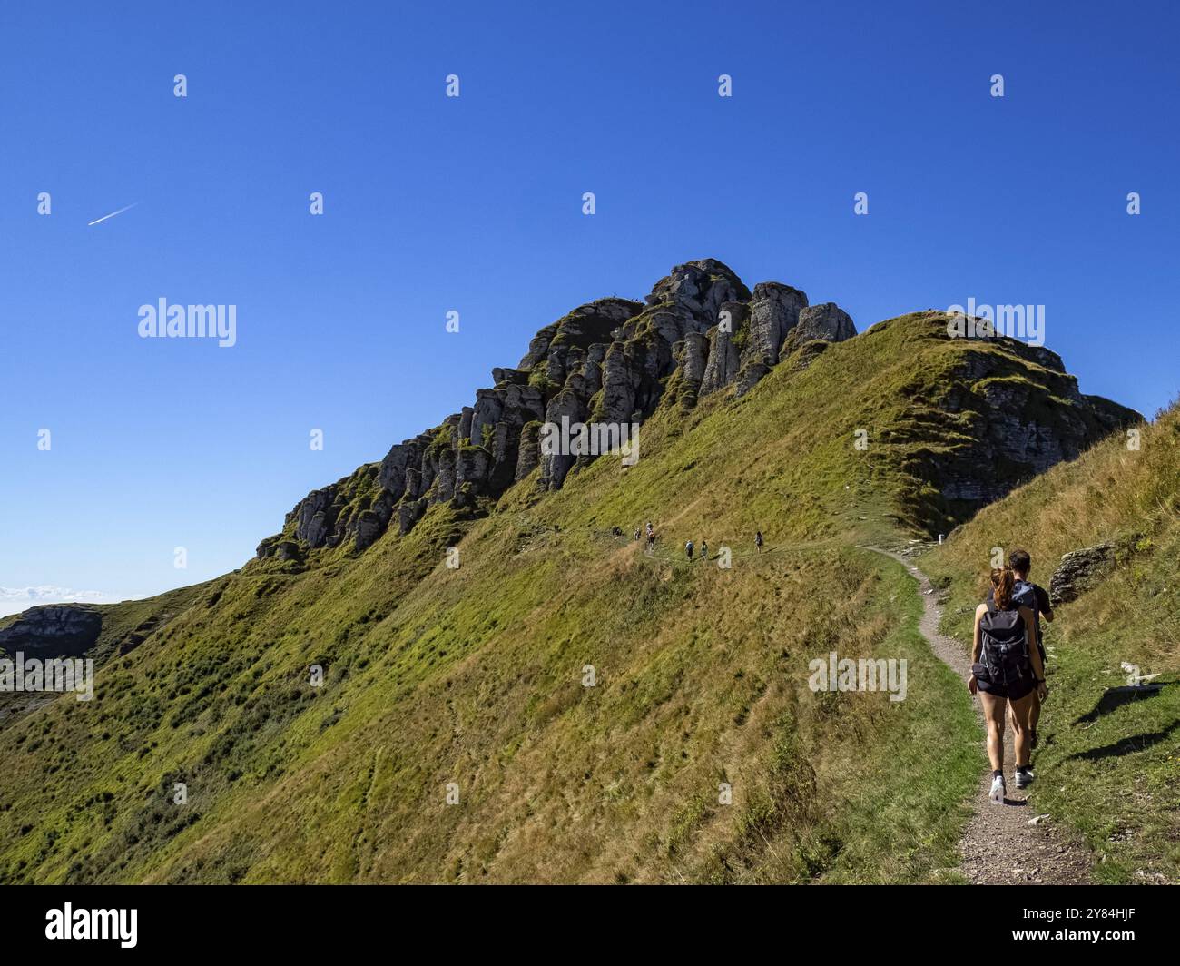 Trekking scene on MOunt Generoso in Intelvi Valley Stock Photo - Alamy