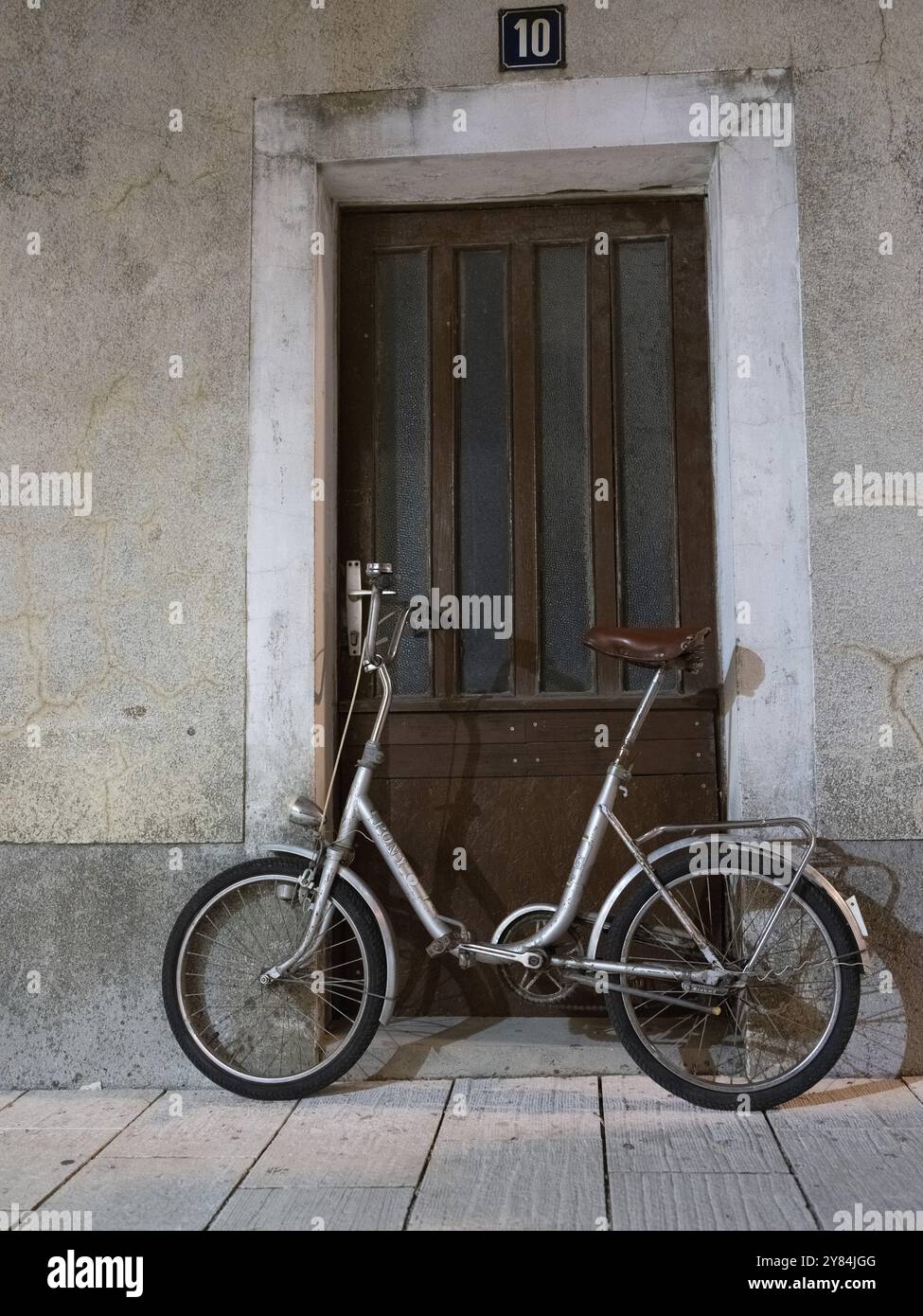 Cycle in front of house hi-res stock photography and images - Alamy