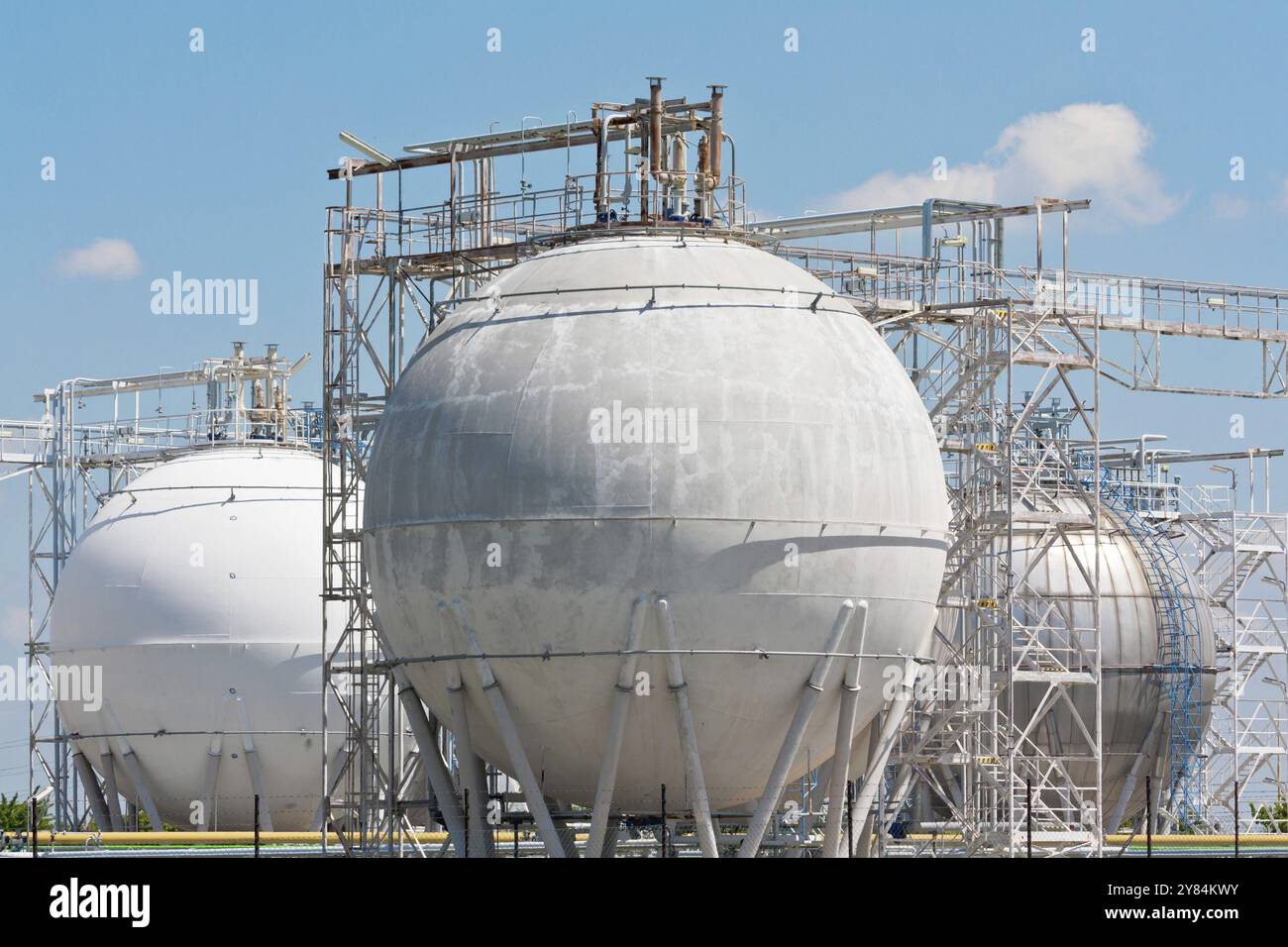 Oil refinery storage tanks Stock Photo - Alamy
