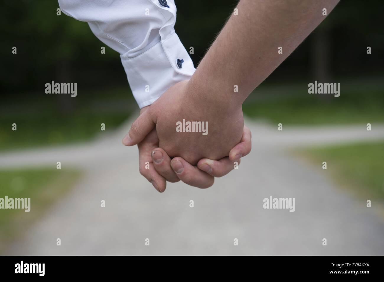2 people holding hands Stock Photo - Alamy