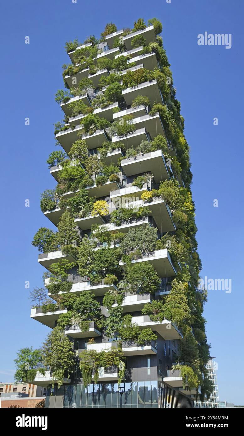 Bosco Verticale, green high-rise building with shrubs, Porta Nuova ...