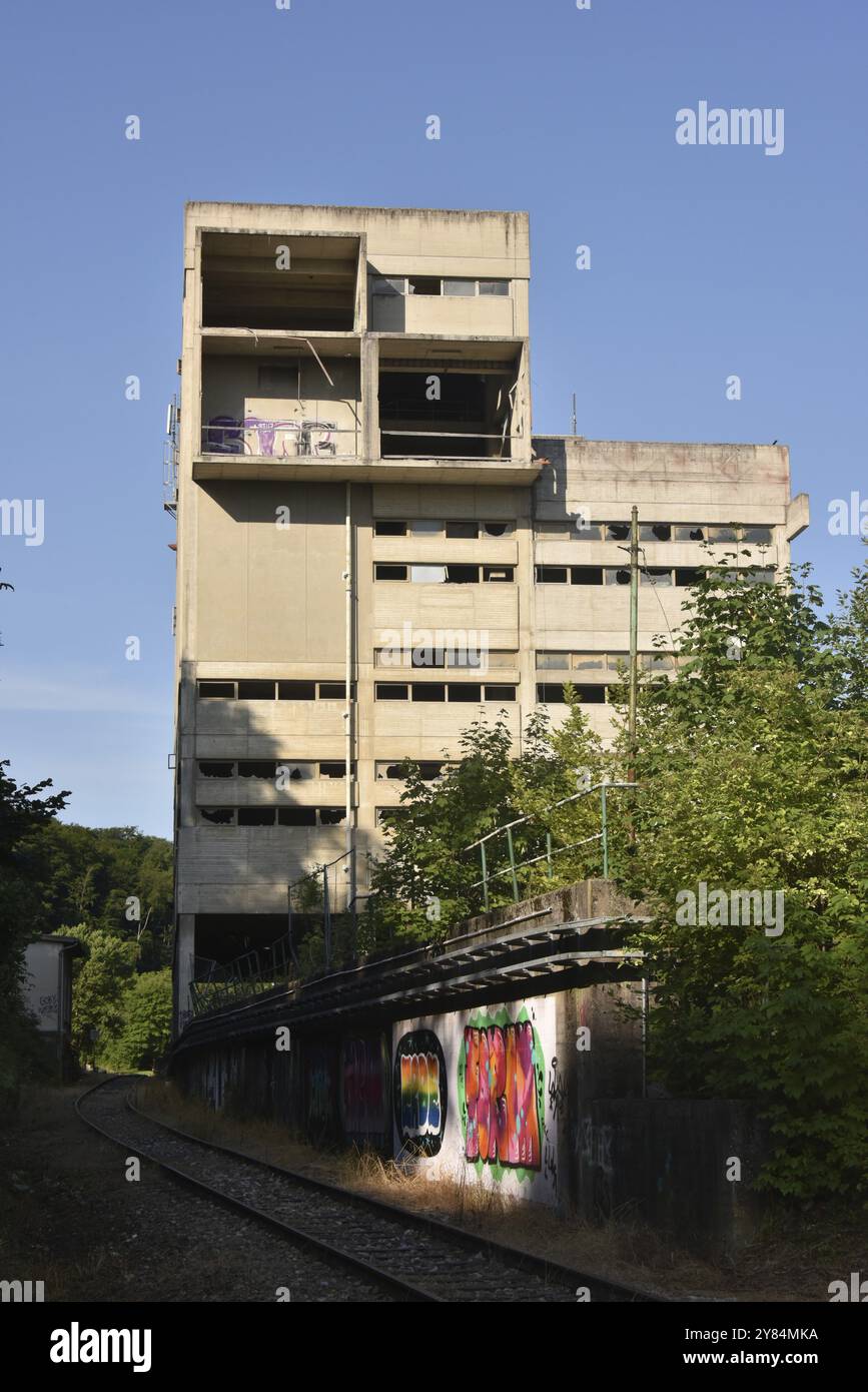 Buildings of cement factory hi-res stock photography and images - Alamy