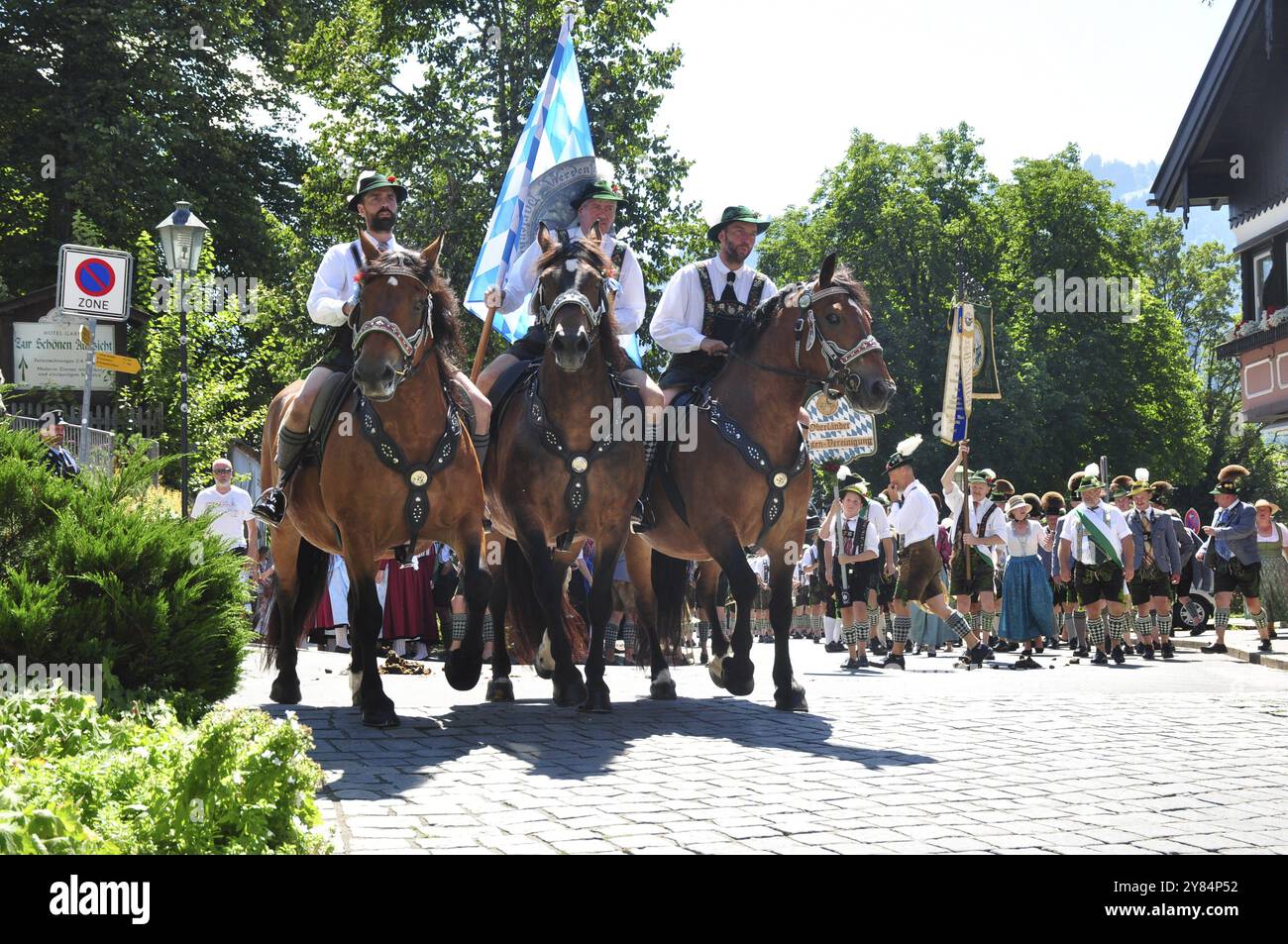 Bavaria, customs, tradition, trailblazer, horses, traditional costumers ...