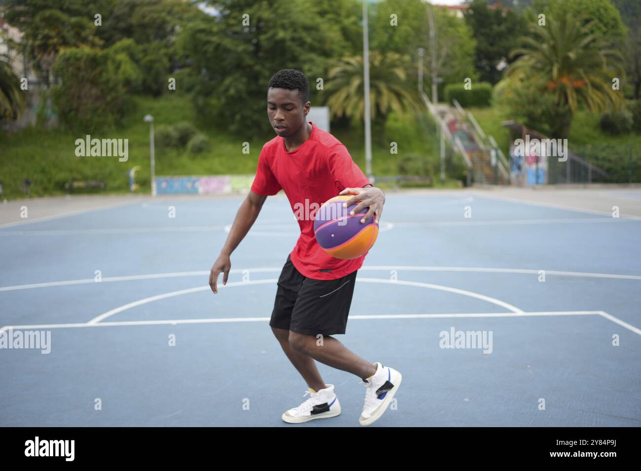 Man practices basketball park hi-res stock photography and images - Alamy