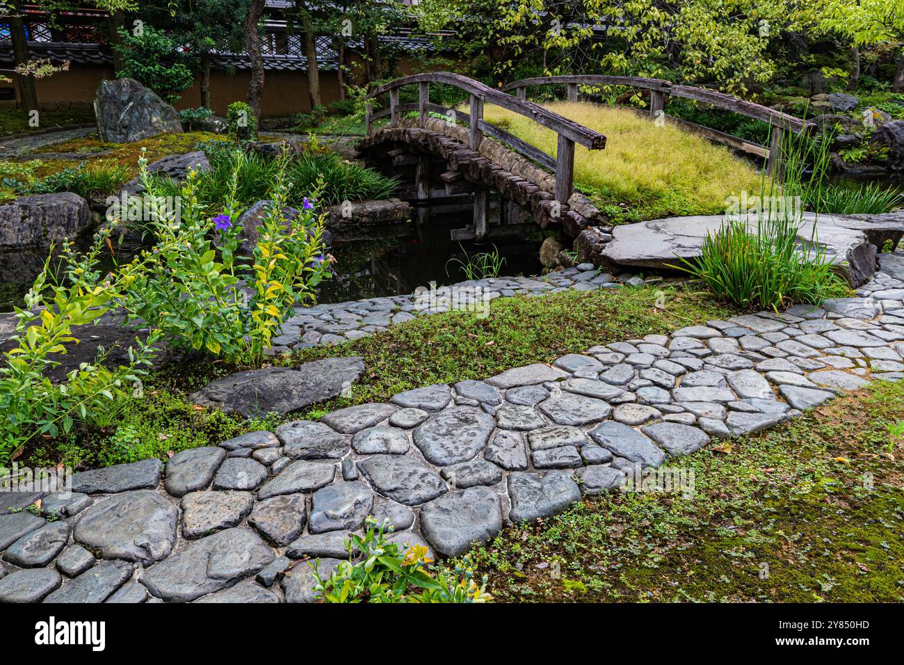Yushima Tenmangu Shrine Garden, commonly known as Yushima Tenjin, is ...