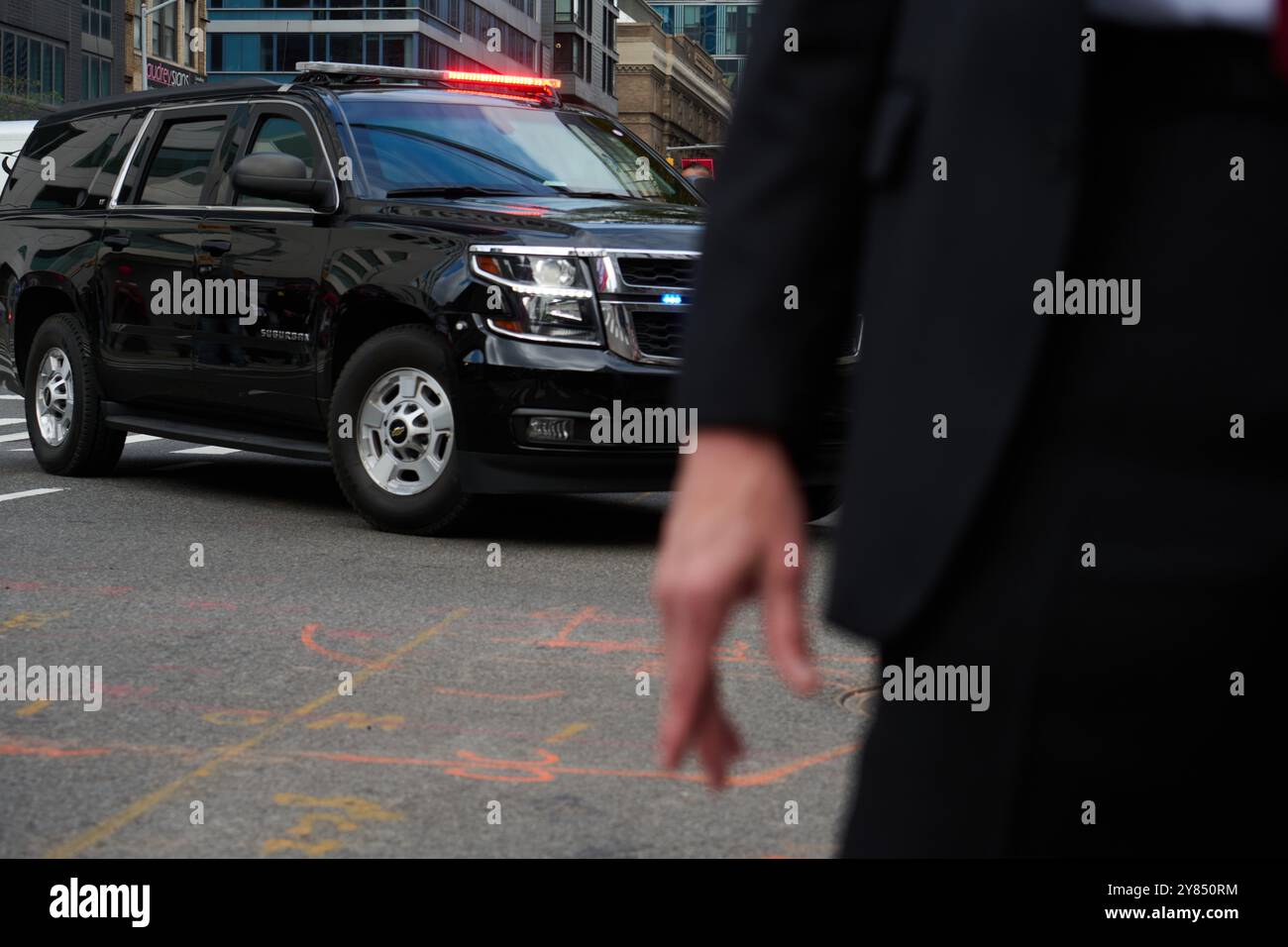 New York, New York, USA. 1st Oct, 2024. Member of Secret Service blocks ...