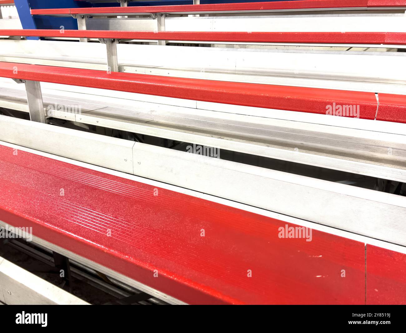 Silver and red stadium seats hi-res stock photography and images - Alamy