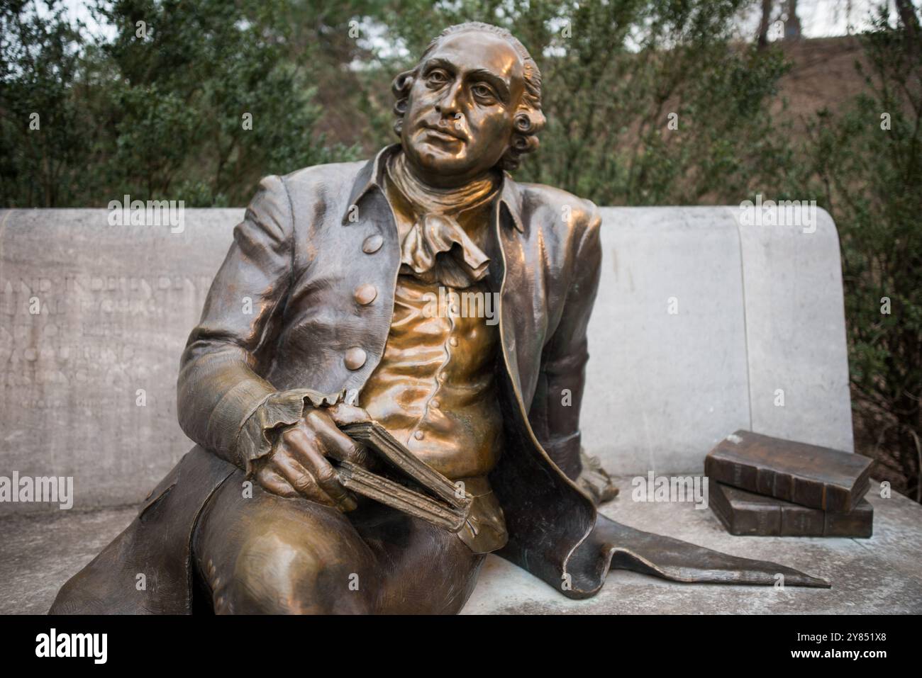 WASHINGTON DC, United States — The George Mason Memorial features a ...