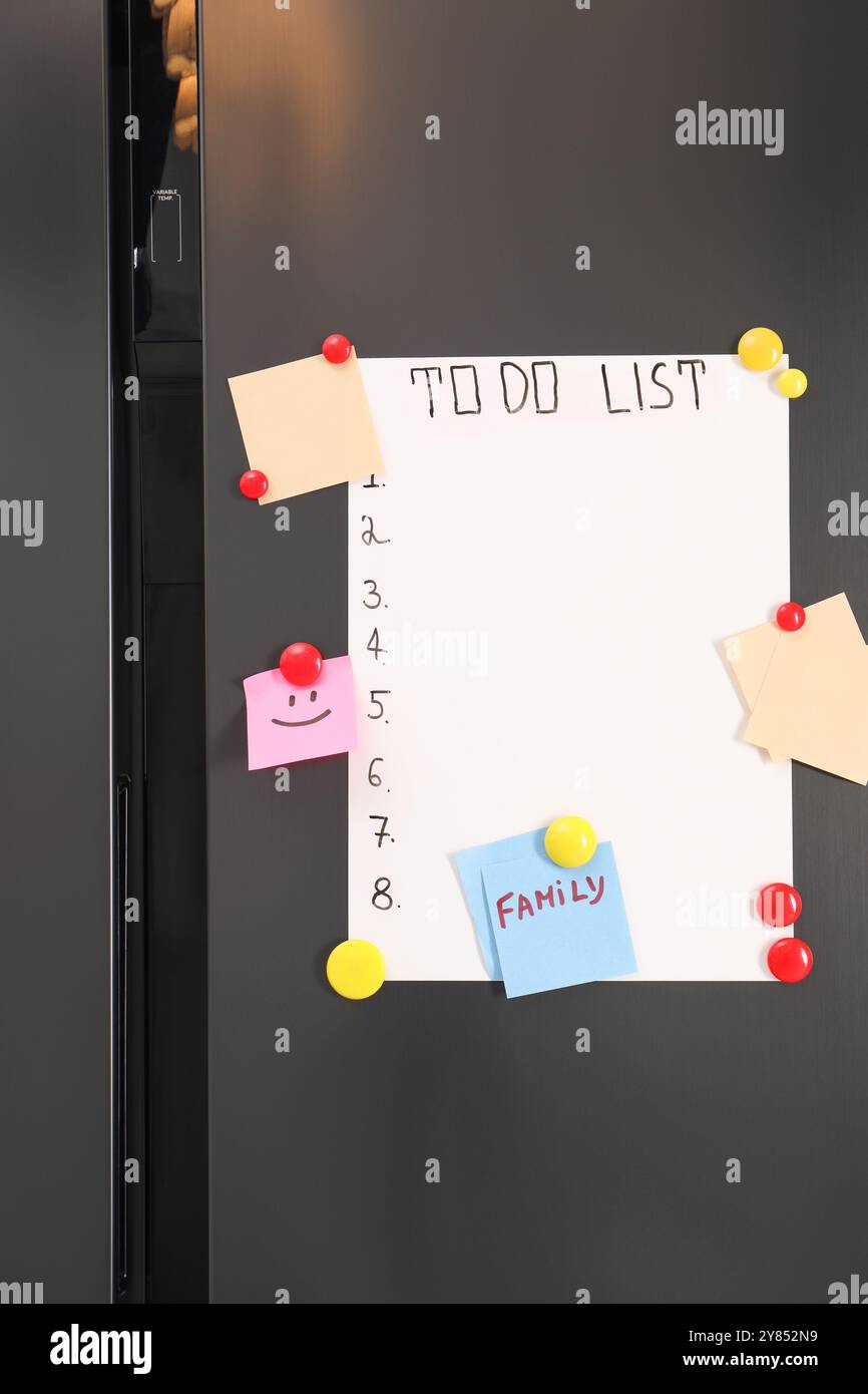 Memo board fridge hi-res stock photography and images - Alamy