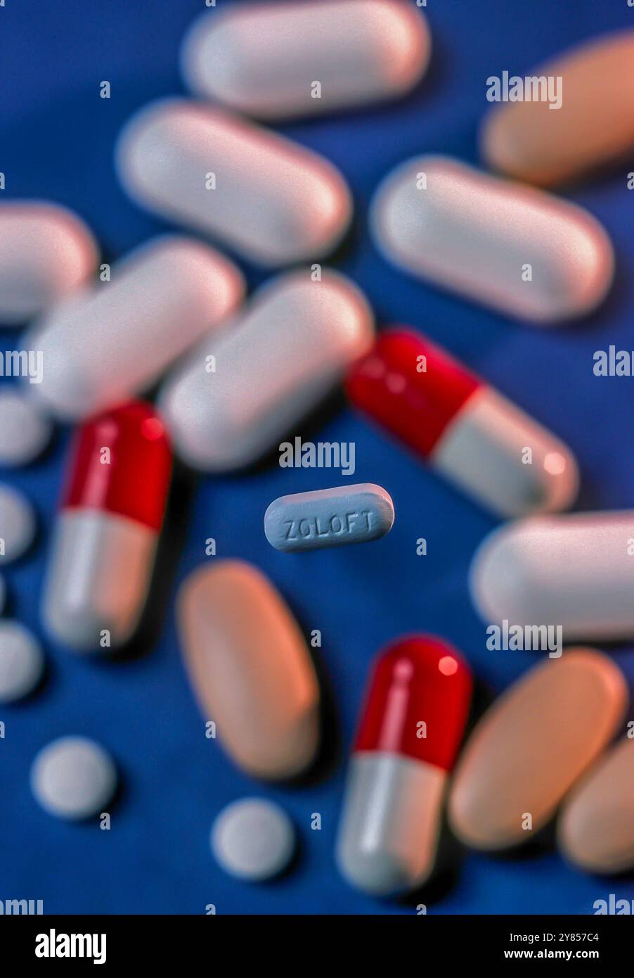 Zoloft pill hi-res stock photography and images - Alamy