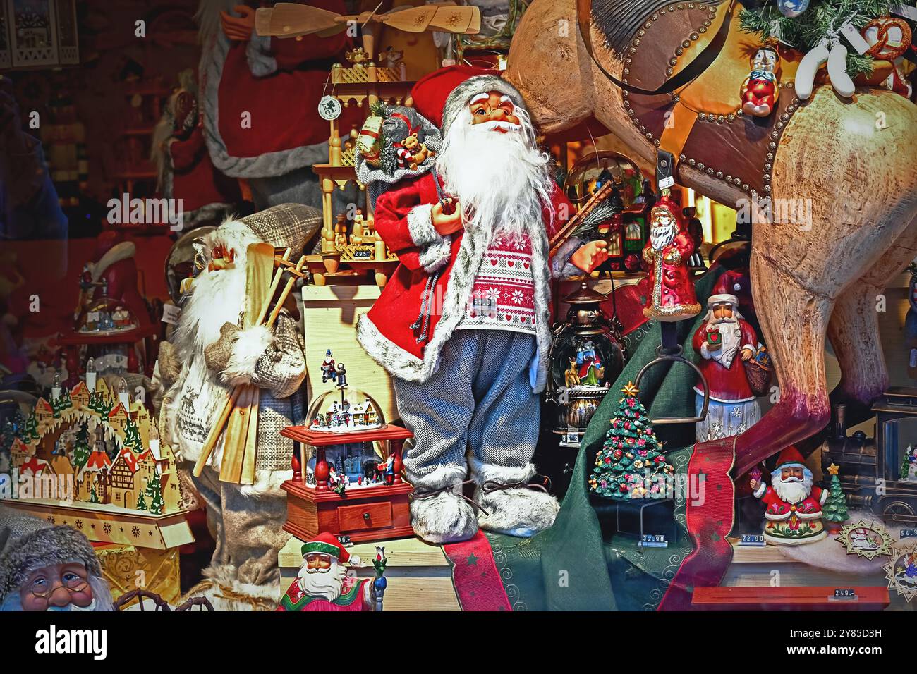 Austria, Vienna 12.01.2022 Traditional Christmas market in Vienna ...