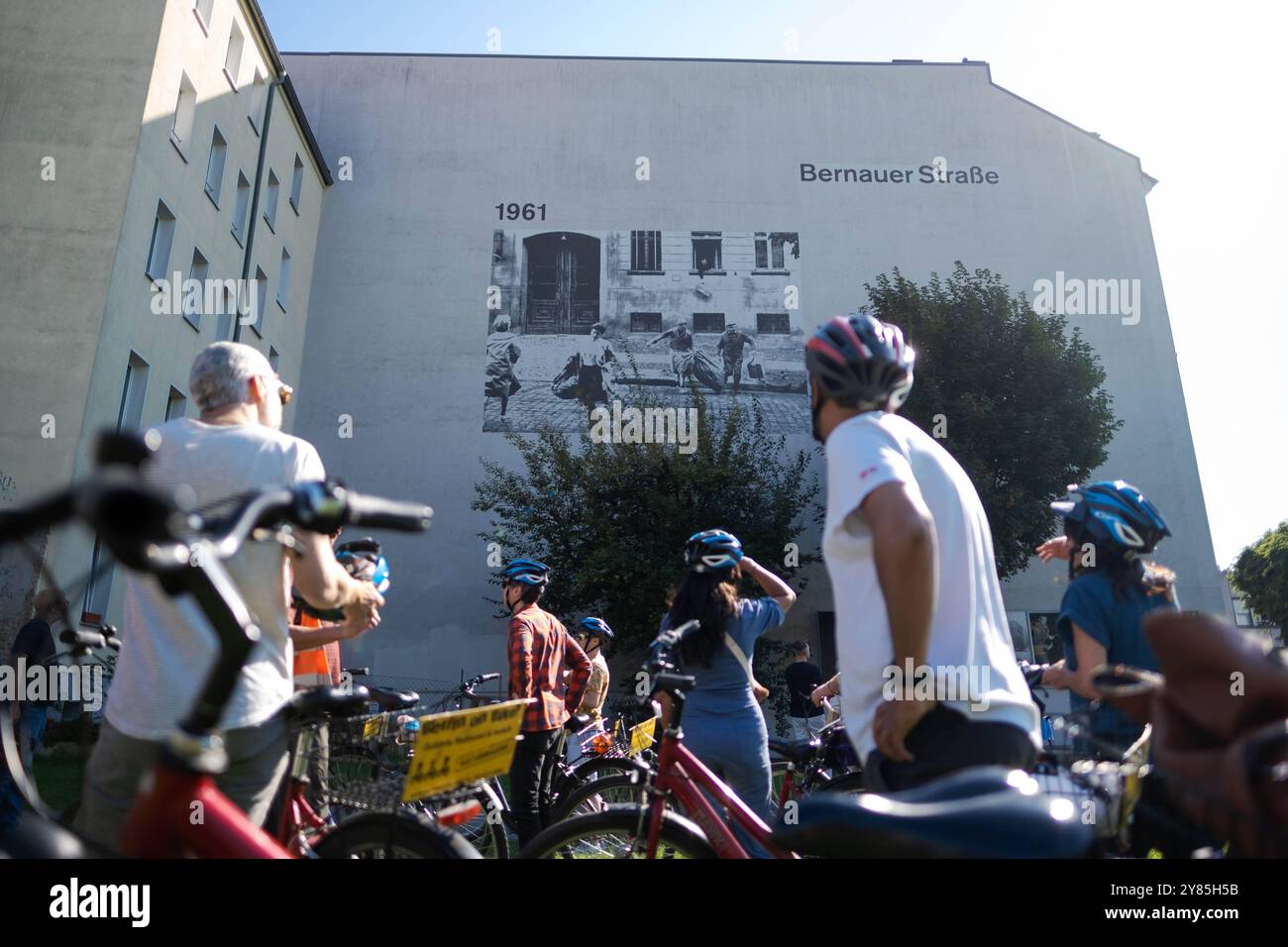 Die Gedenkstätte Berliner Mauer entlang der Bernauer Straße in Berlin ...