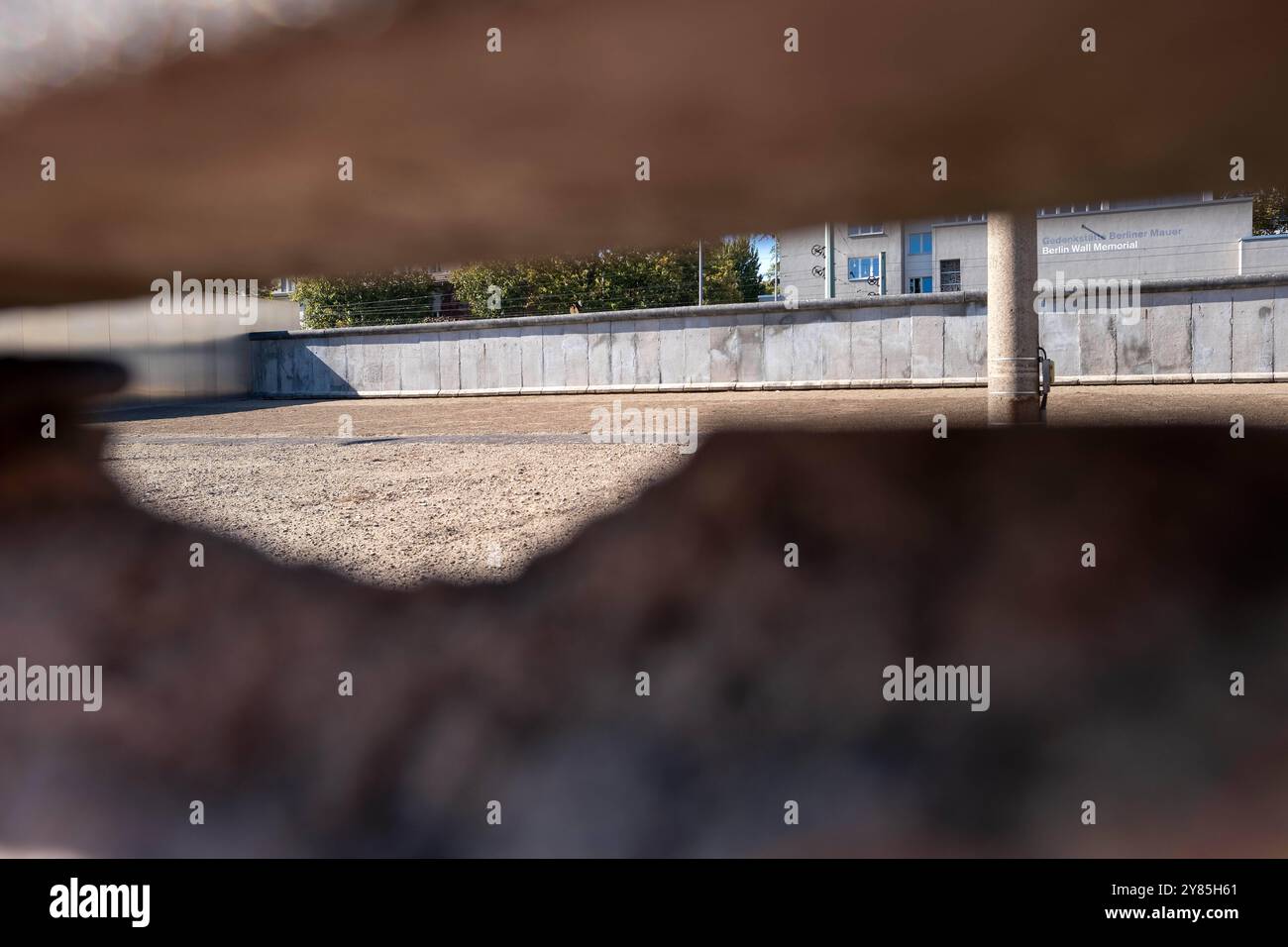 Die Gedenkstätte Berliner Mauer entlang der Bernauer Straße in Berlin ...