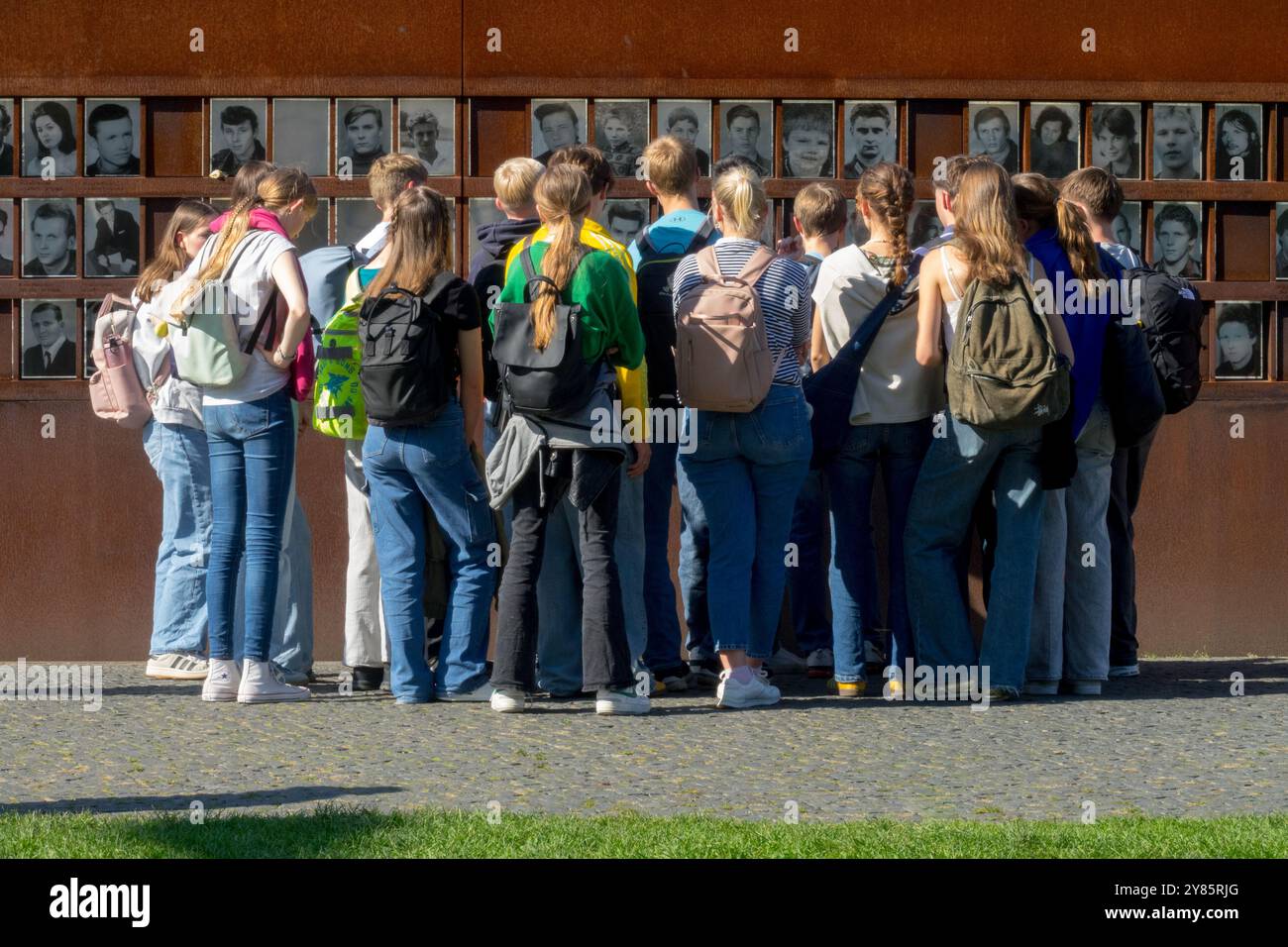 In front of Victims, Berlin Wall Memorial - Gedenkstätte Berliner Mauer Young People Tourists ...