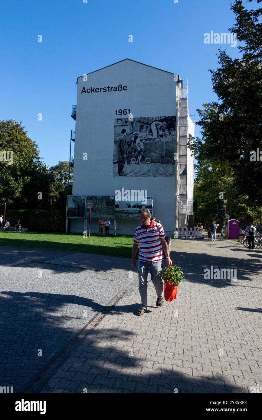 Ackerstrasse, Berlin Wall memorial, Germany Mural on building as a memorial to the location of ...