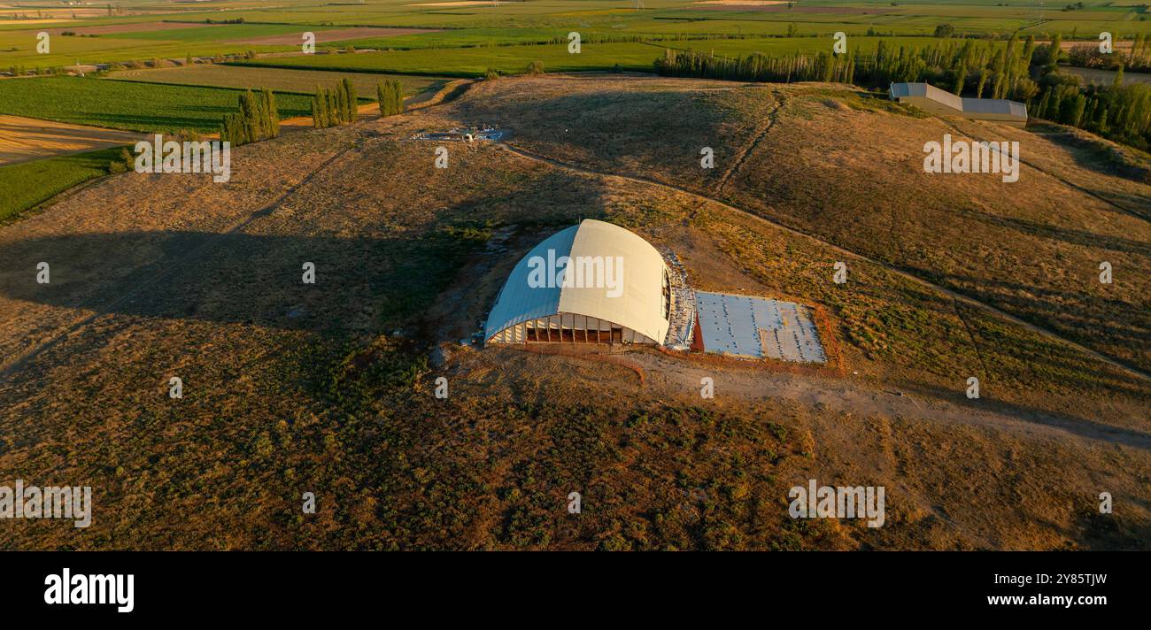 Catalhoyuk is oldest town in world with large Neolithic and ...