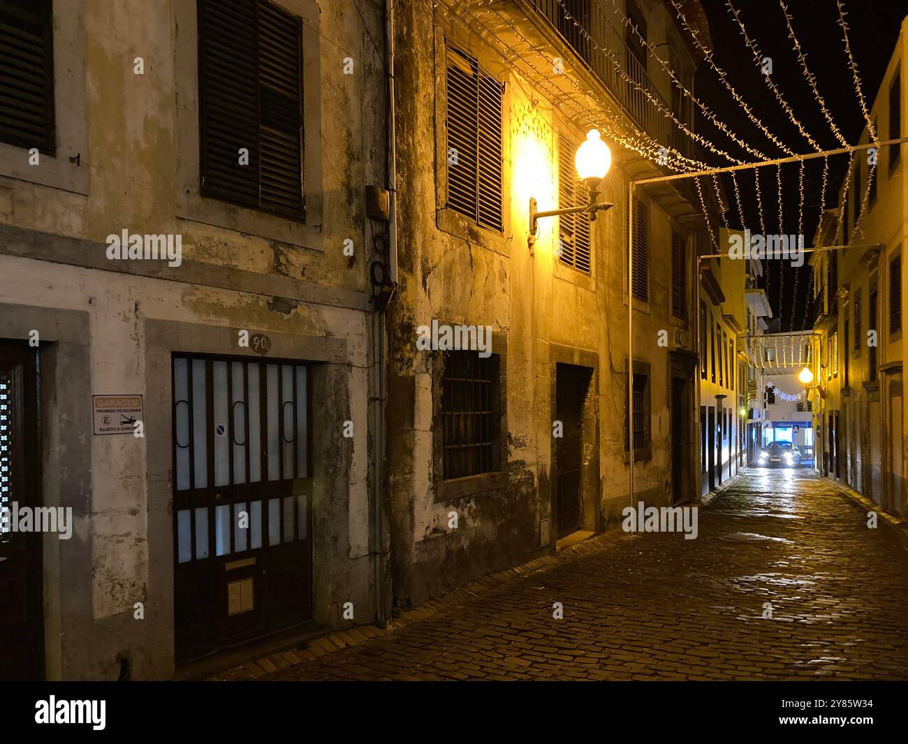 Back of street lamps hi-res stock photography and images - Alamy