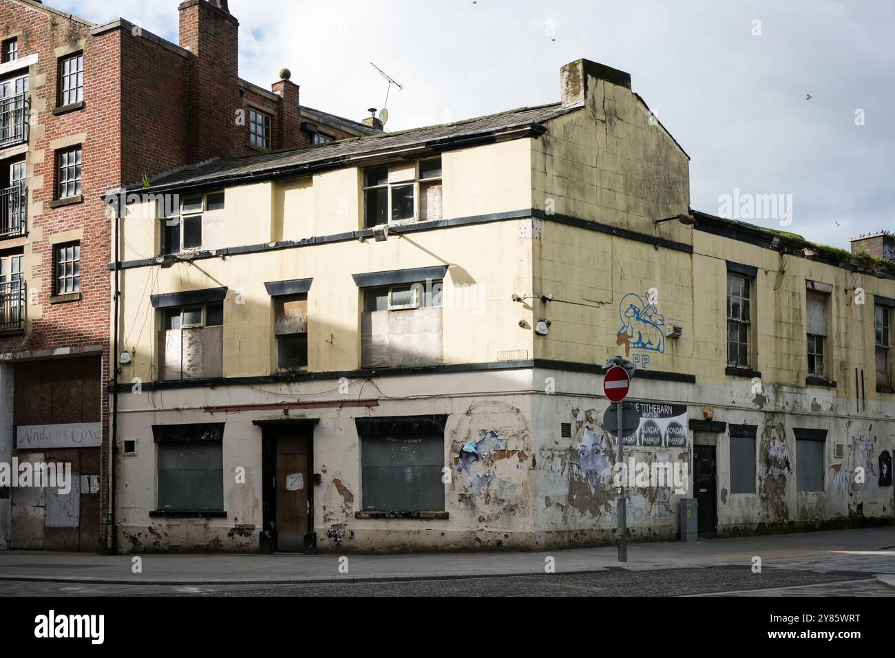 Closed and run-down Tithebarn Pub in Preston City Centre Stock Photo ...