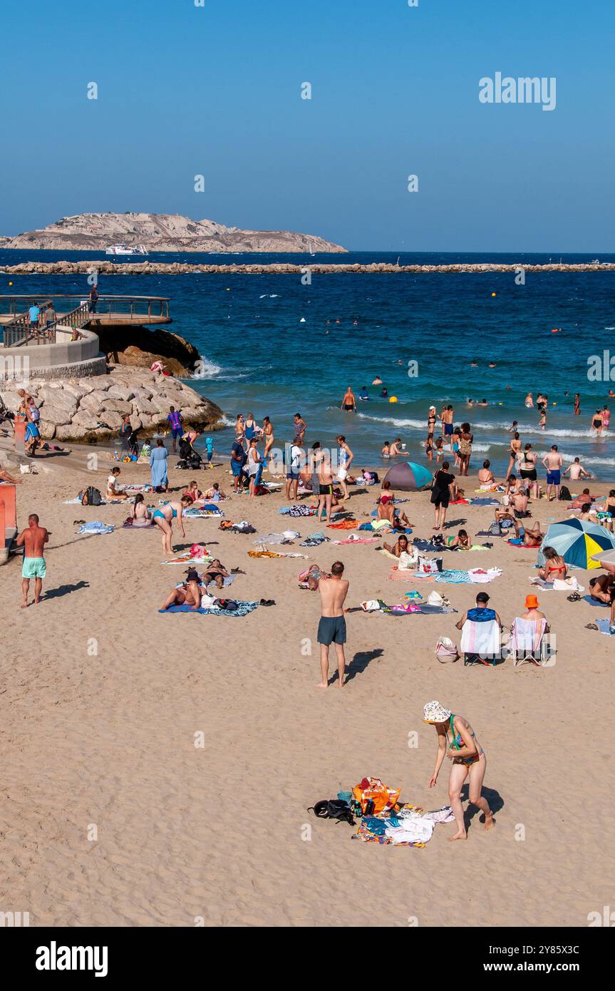 Plage des Catalans, a public beach in Marseille, France Stock Photo - Alamy
