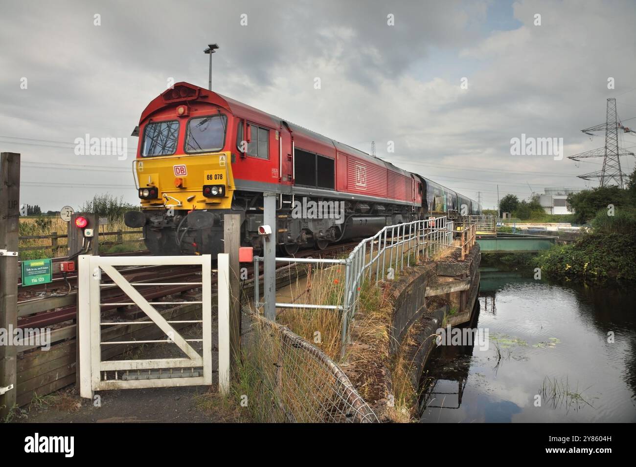 Vazon bridge hi-res stock photography and images - Alamy