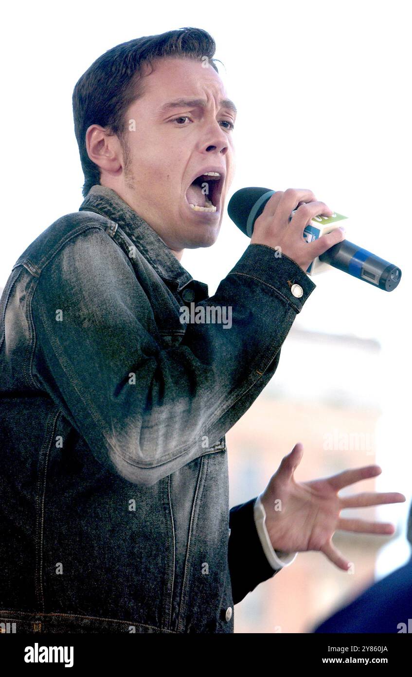 Tiziano ferro mtv 2003 hi-res stock photography and images - Alamy