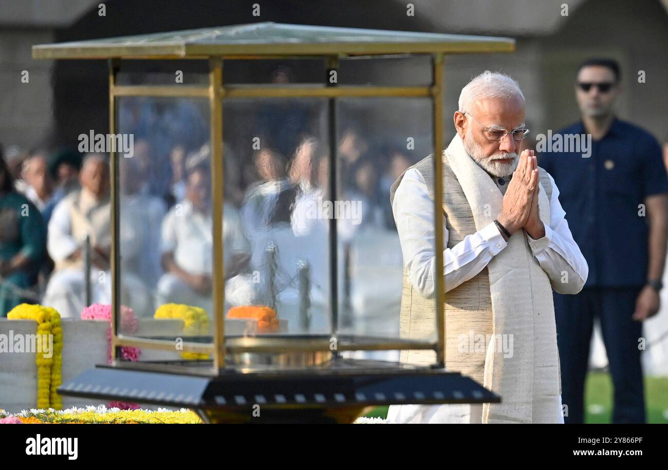 NEW DELHI, INDIA - OCTOBER 2: Prime Minister Narendra Modi pays homage ...