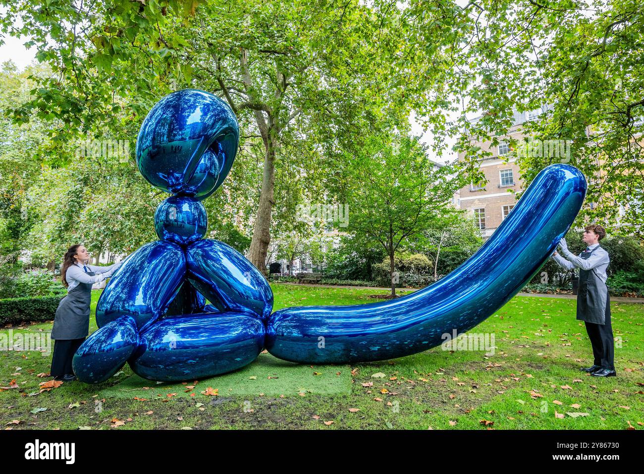 London, UK. 3rd Oct, 2024. Jeff Koons, Balloon Monkey (Blue), Estimate ...