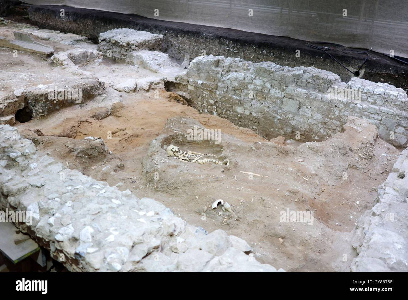 A medieval sacristy uncovered in the grounds of Westminster Abbey ...