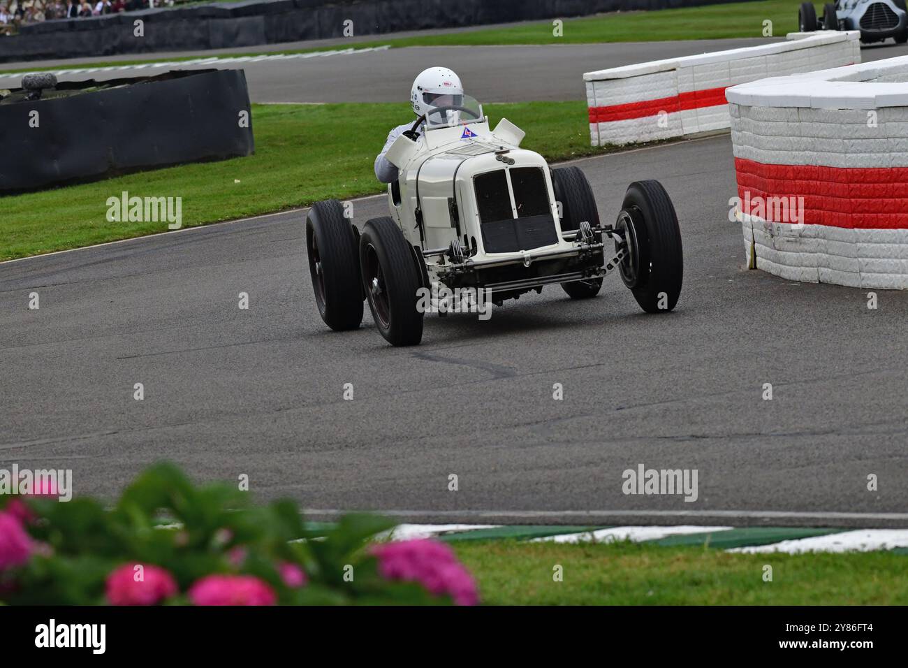 Heinz Bachmann, ERA B-Type R9B, Goodwood Trophy, a twenty minute race ...