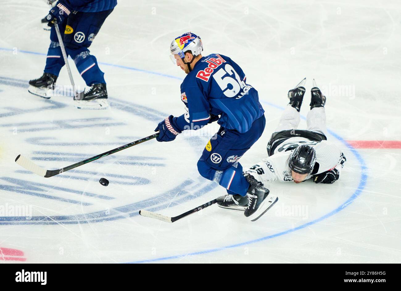 Munich, Germany. 02nd Oct, 2024. Patrick HAGER, EHC RB Muc 52 compete, zweikampf, fight for the ...