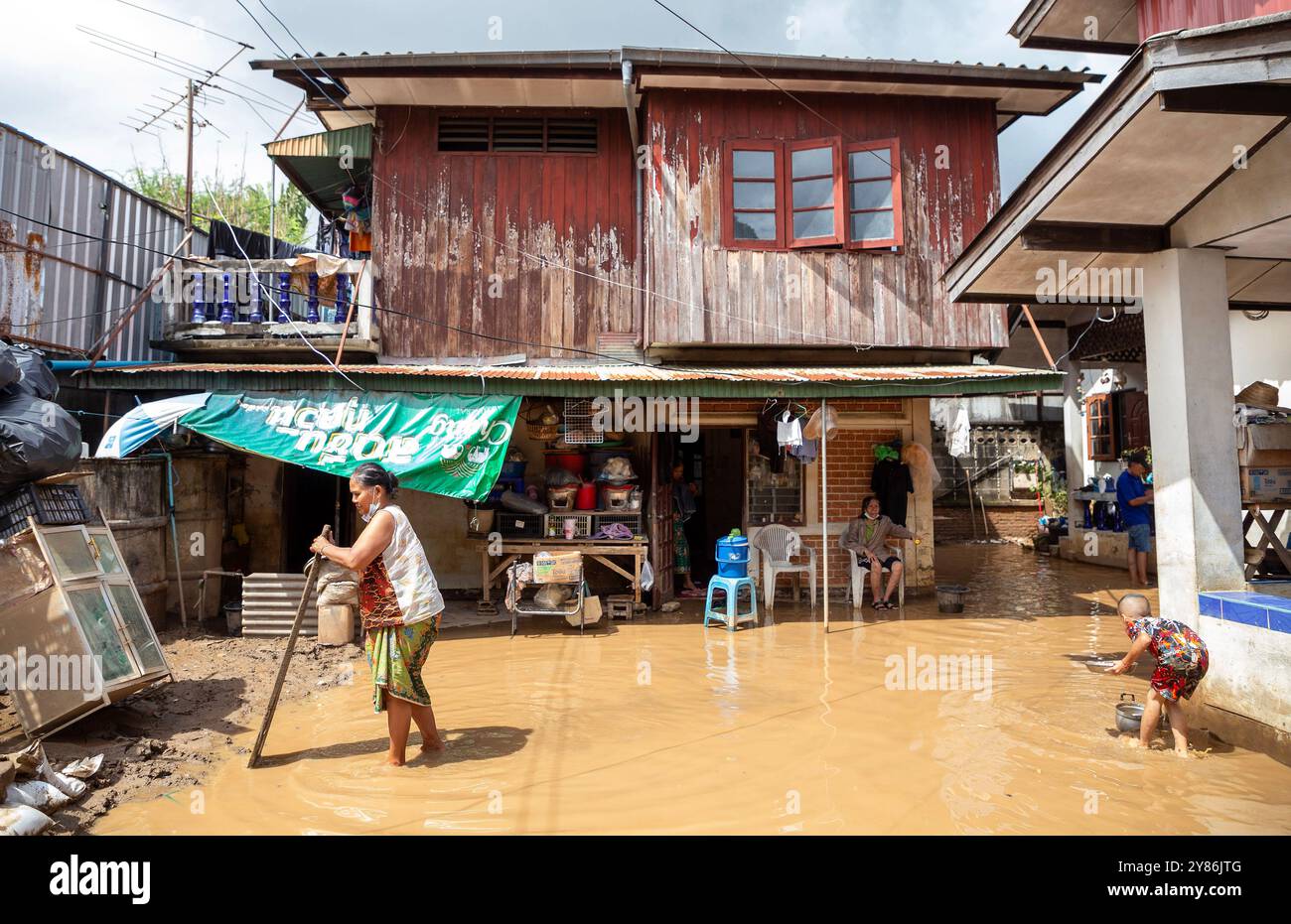 Closely facing hi-res stock photography and images - Alamy