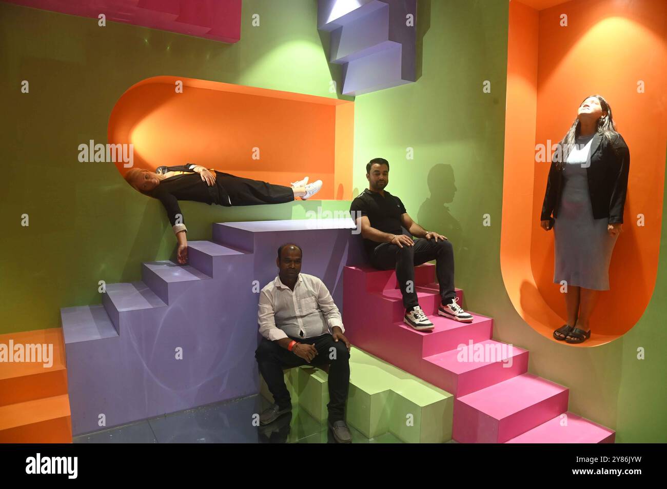 Mumbai, Maharashtra, India. 3rd Oct, 2024. Visitors takes part in an ...