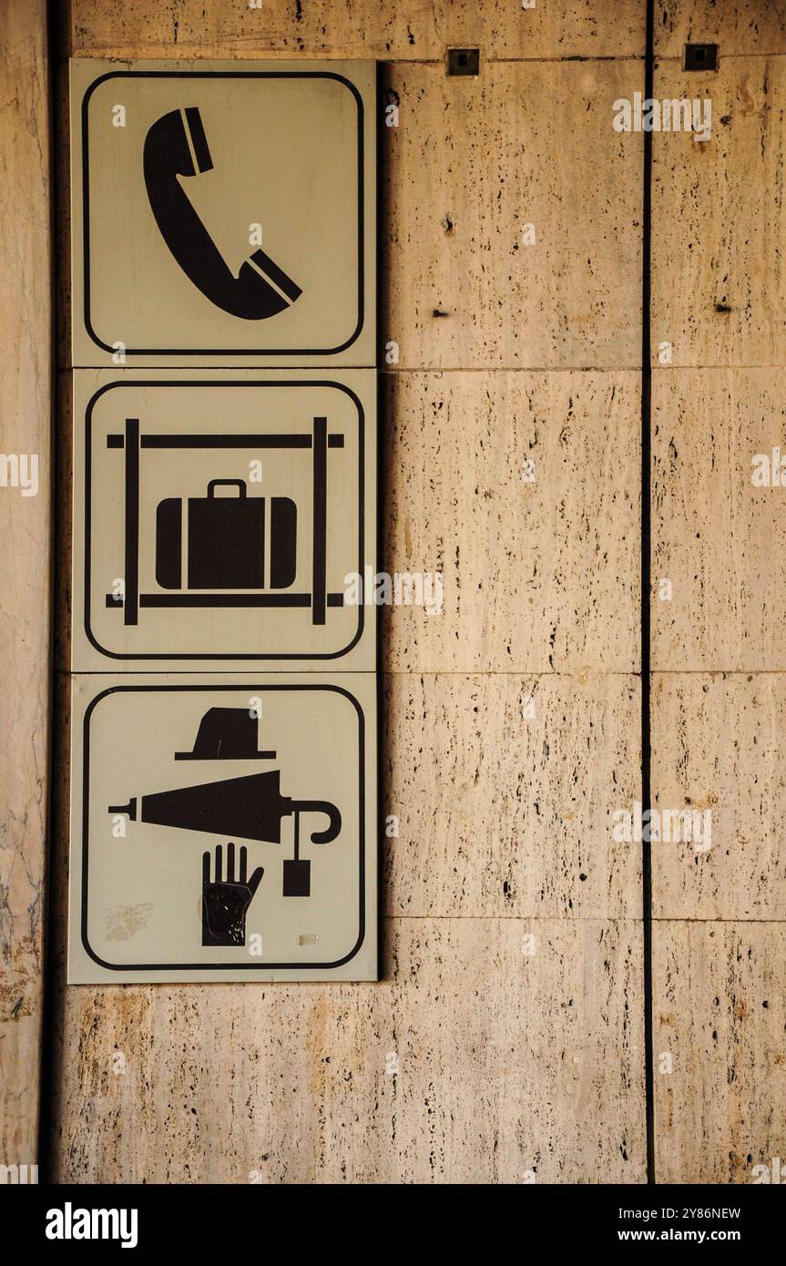 Minimalist transport symbols hi-res stock photography and images - Alamy