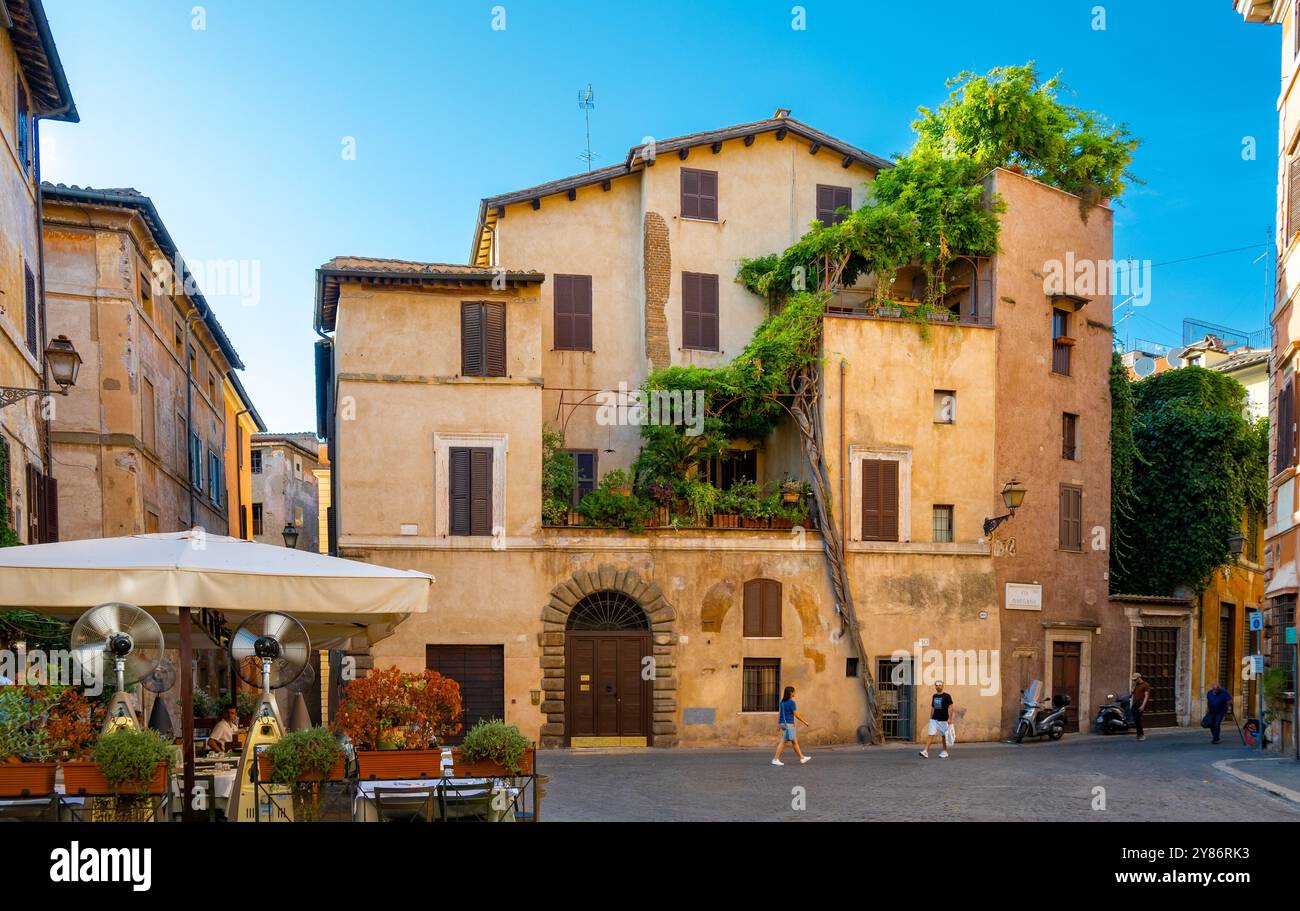 Rome, Italy, Piazza Margana with old building in Jewish ghetto ...