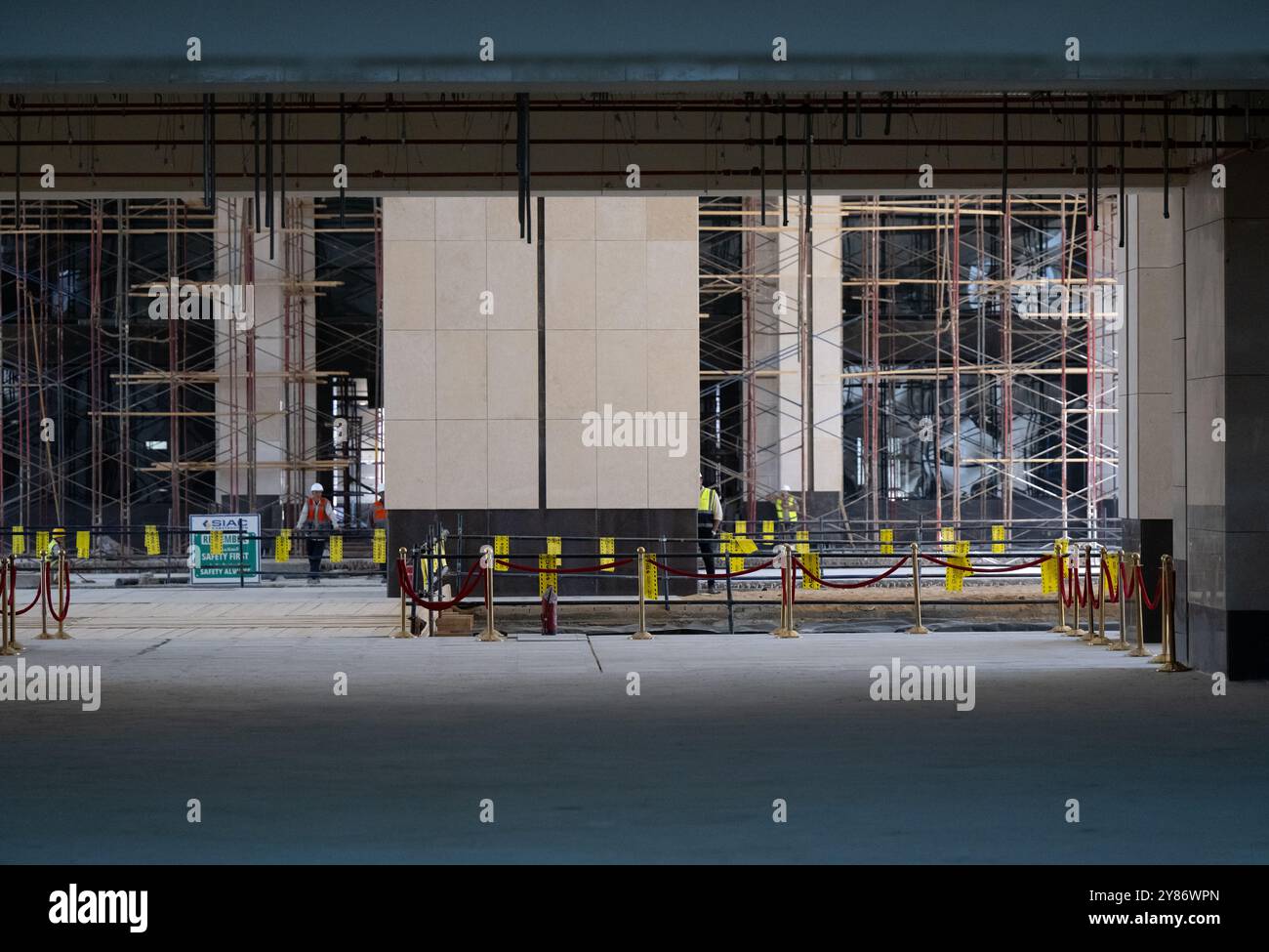 Kairo, Egypt. 03rd Oct, 2024. The entrance hall of a new railroad ...