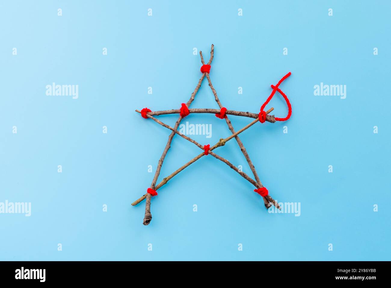 Step-by-step tutorial on making a star-shaped ornament from sticks and ...