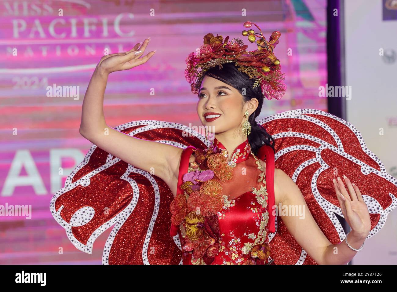 (241003) -- PASAY CITY, Oct. 3, 2024 (Xinhua) -- Miss Singapore Alethea Hui Xuan Yee poses ...