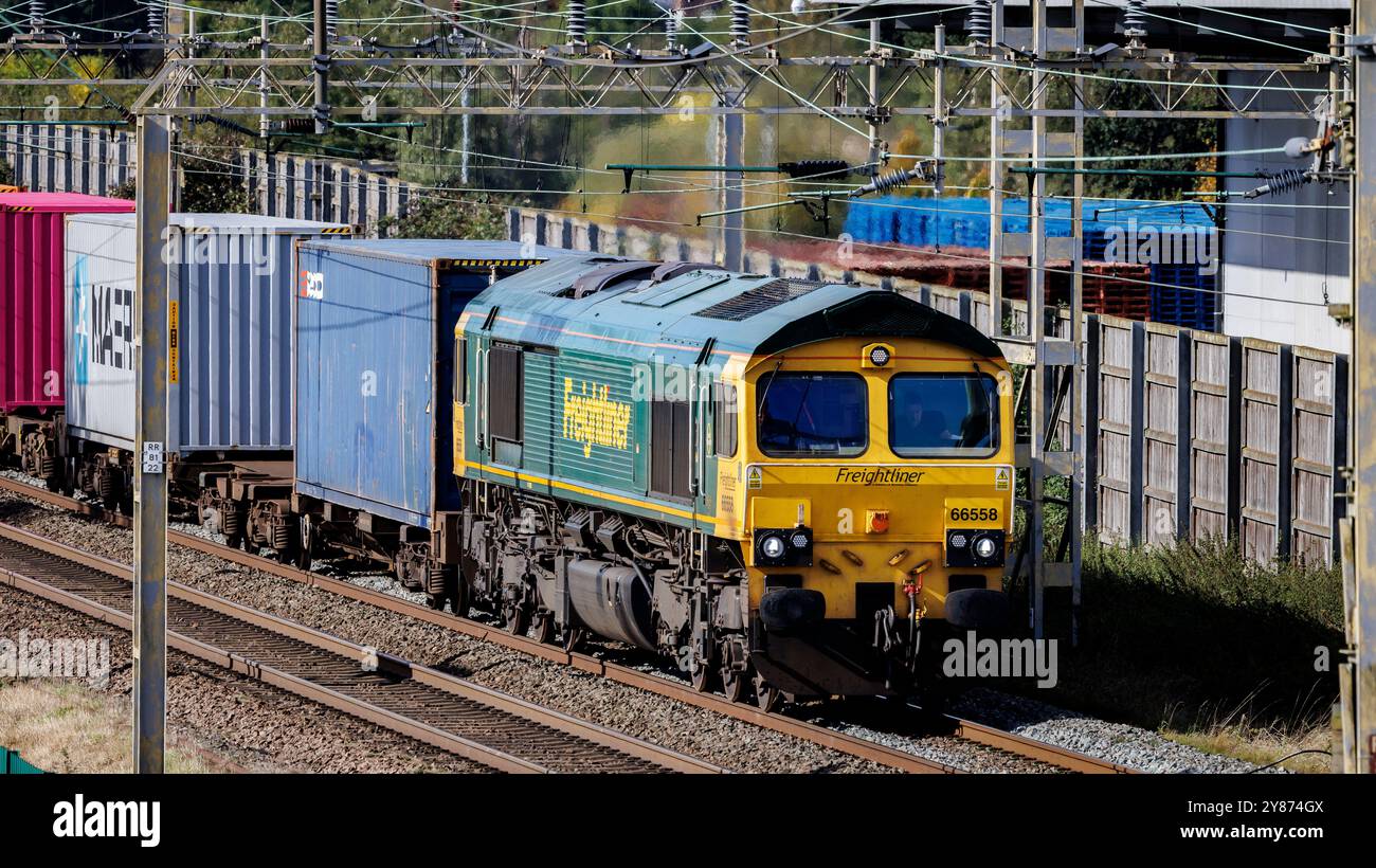 Freightliner Class 66 locomotive passing DIRFT, Crick, Northants Stock ...